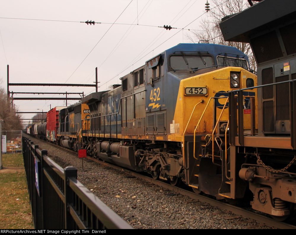 CSX 452 on Q404